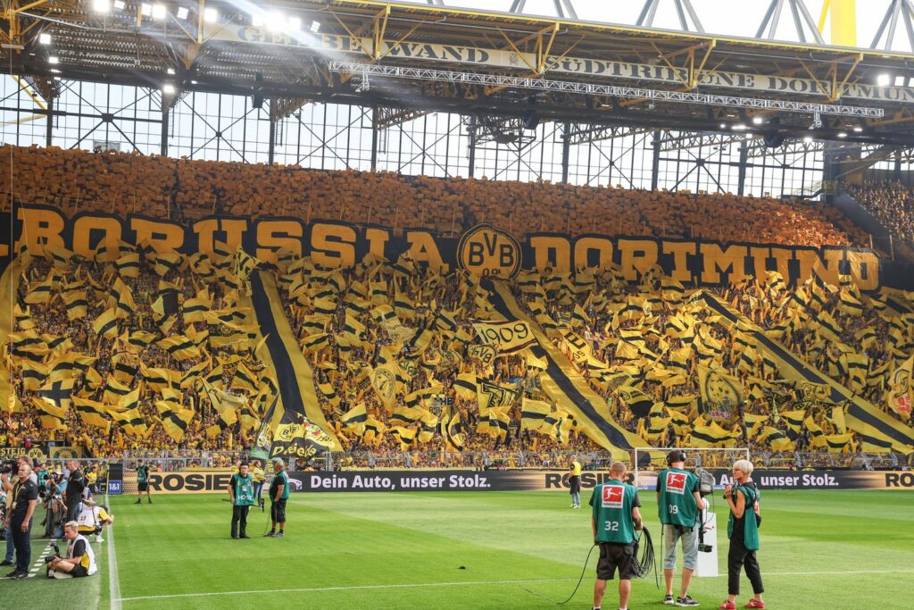 Die Gelbe Wand von Borussia Dortmund: Was macht sie so besonders ...